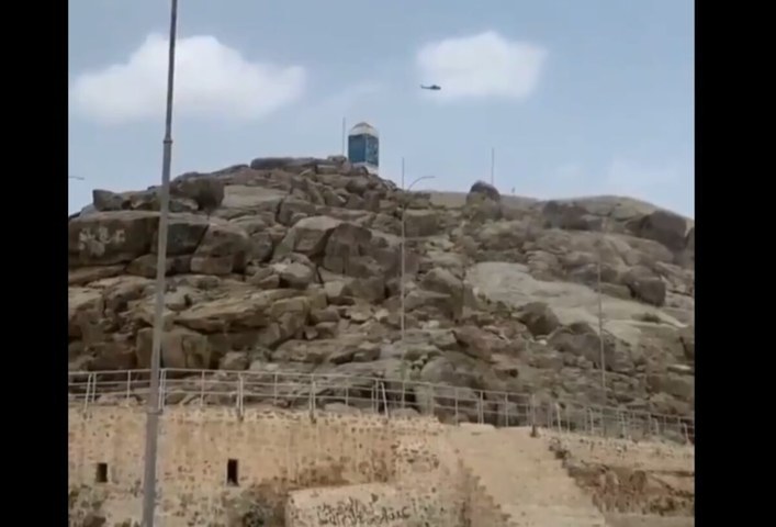 Haj pilgrims keep distance at usually crowded stone the devil ritual ...