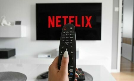 Netflix shares plunge as subscribers drop - Technology - Aaj English TV