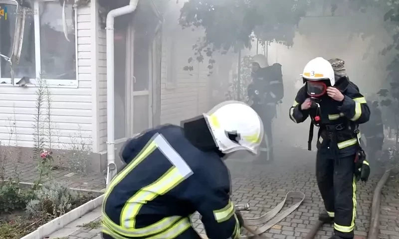 Shells rain down on city near Ukraine’s N- plant - World - Aaj English TV