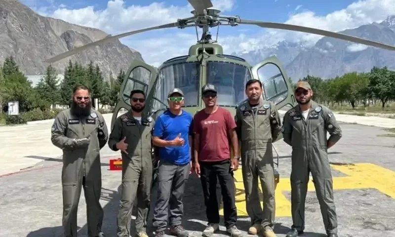 Mountaineer Asif Bhatti rescued after four-day-long mission - Pakistan ...