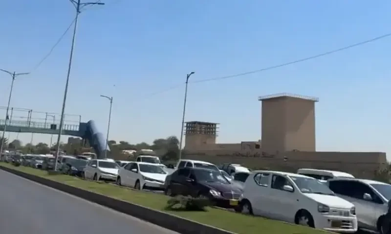Take alternate routes amid protests, roadblock in Karachi - Pakistan ...