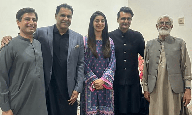 Cricketer Aliya Riaz gets engaged to Waqar Younis’ brother - Life ...