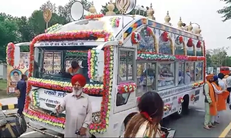 Nearly 3,000 Sikh pilgrims from India arrive in Pakistan via Wagah ...