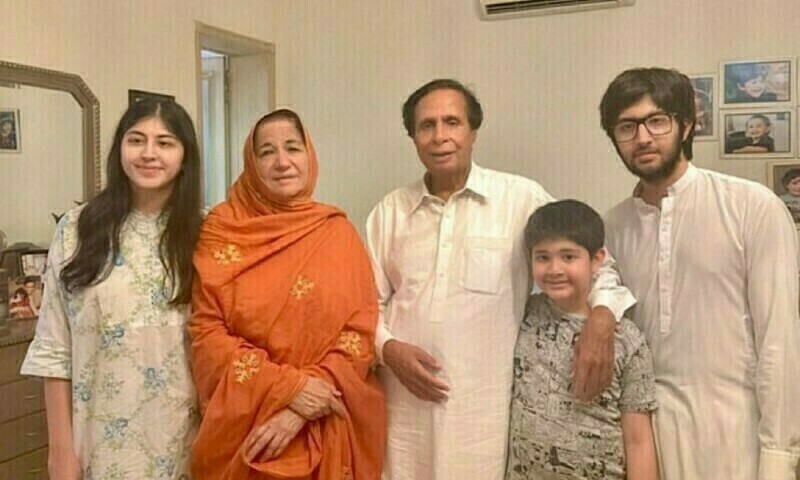 Pervaiz Elahi Freed From Jail After Lhc Order Pakistan Aaj English Tv