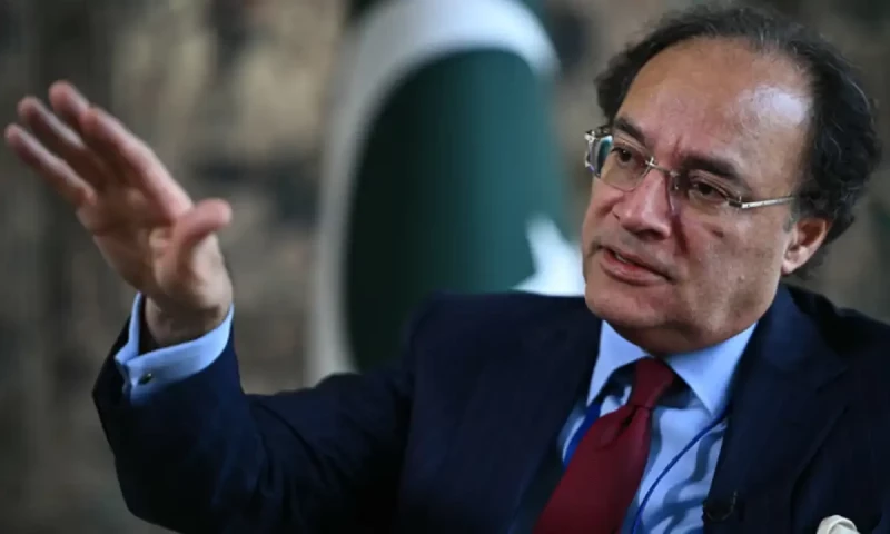 Pakistan aims to privatise PIA, outsource Islamabad airport in Nov ...