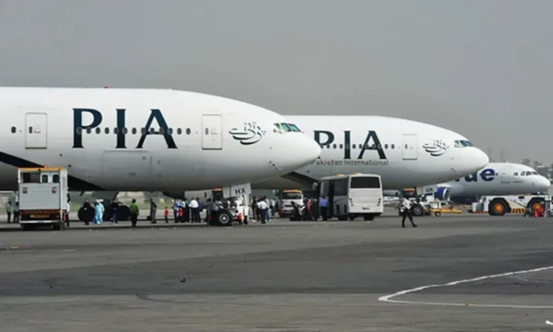 PIA steward caught smuggling 16 iPhones at Islamabad Airport - Pakistan ...