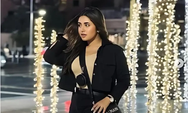 Pakistani TikTok star Minahil Malik goes viral again with dance video - Life & Style - Aaj ...