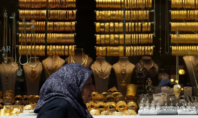 Golden opportunity awaits as gold prices see a massive decrease in Pakistan - Business & Economy ...