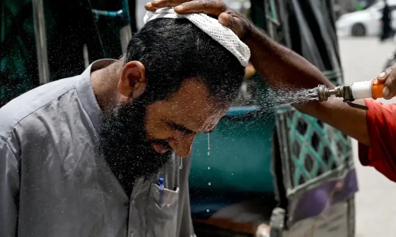 Pakistan hit by heatwave, temperatures set to rise to 48 degrees ...